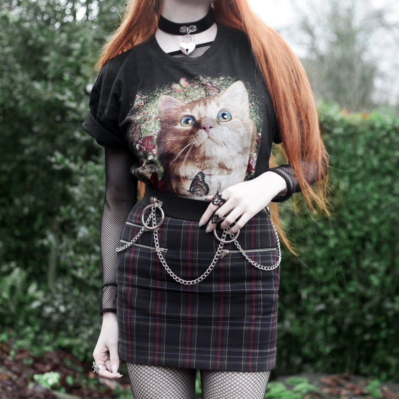 Vintage Cat Tee & Fishnet. - Olivia Emily